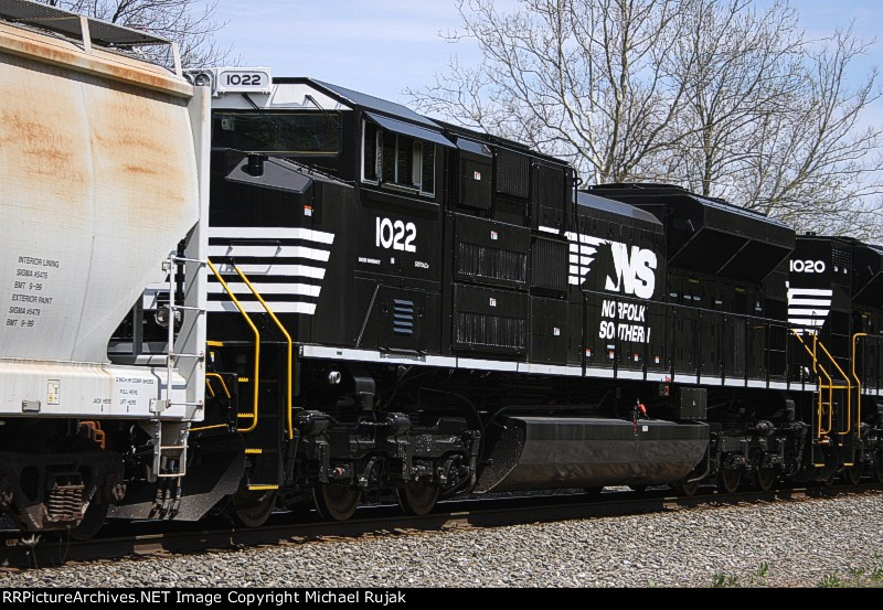 NS 1022